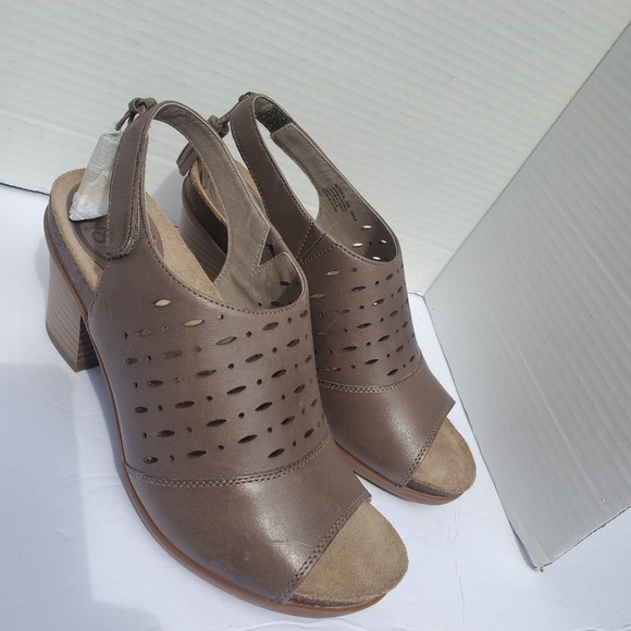 Abeo | Shoes | Abeo Bio System Brown Womens Berrie Heeled Sandals Nwob ...